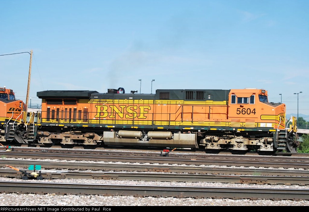 BNSF 5604